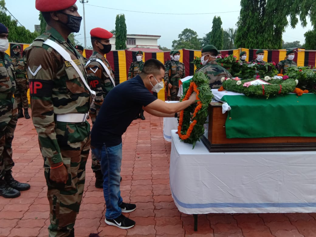 Coursemates pay their last tributes to beloved Lt Colonel Robert TA who ...